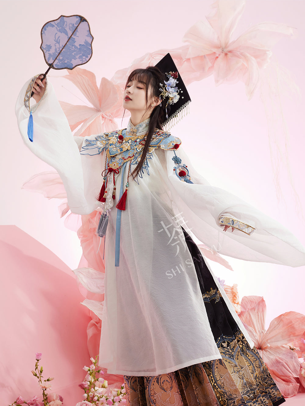 "君心凌云" PEACOCK EMBROIDERED GRADUATION HANFU SET