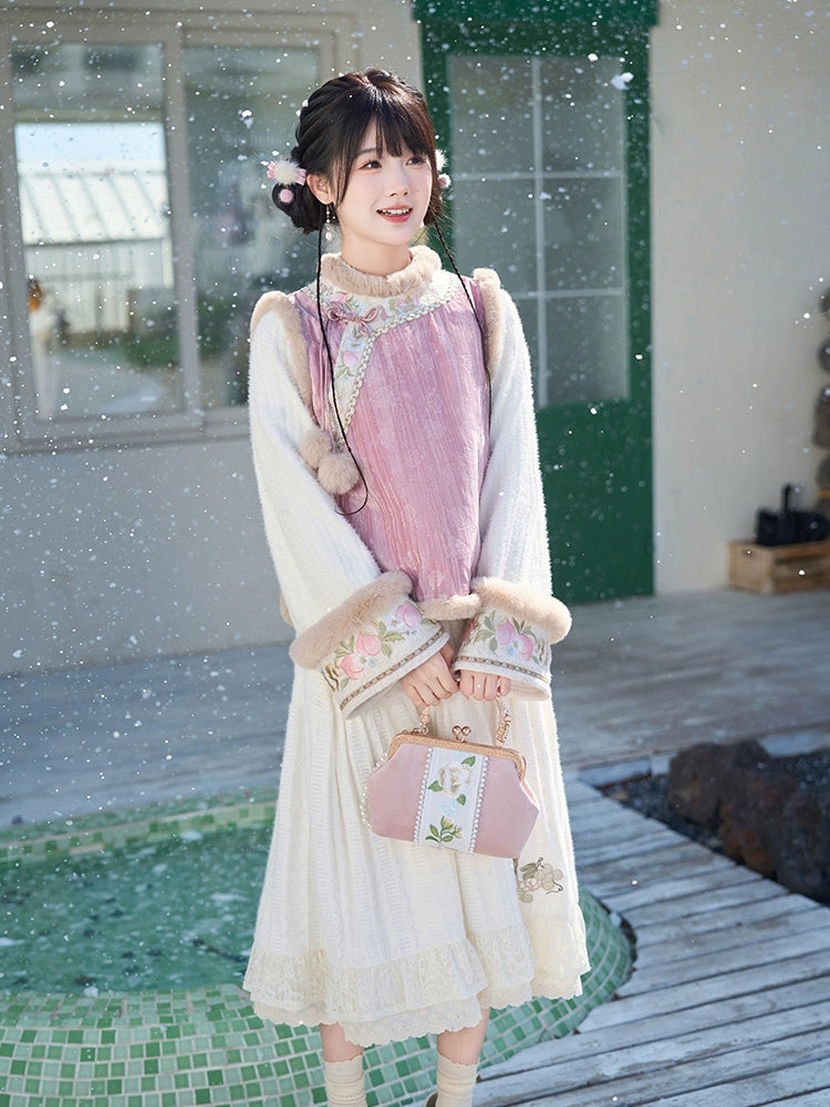 Shi San Yu [瑞桃] RUI TAO WINTER HANFU VEST AND SHIRT SET